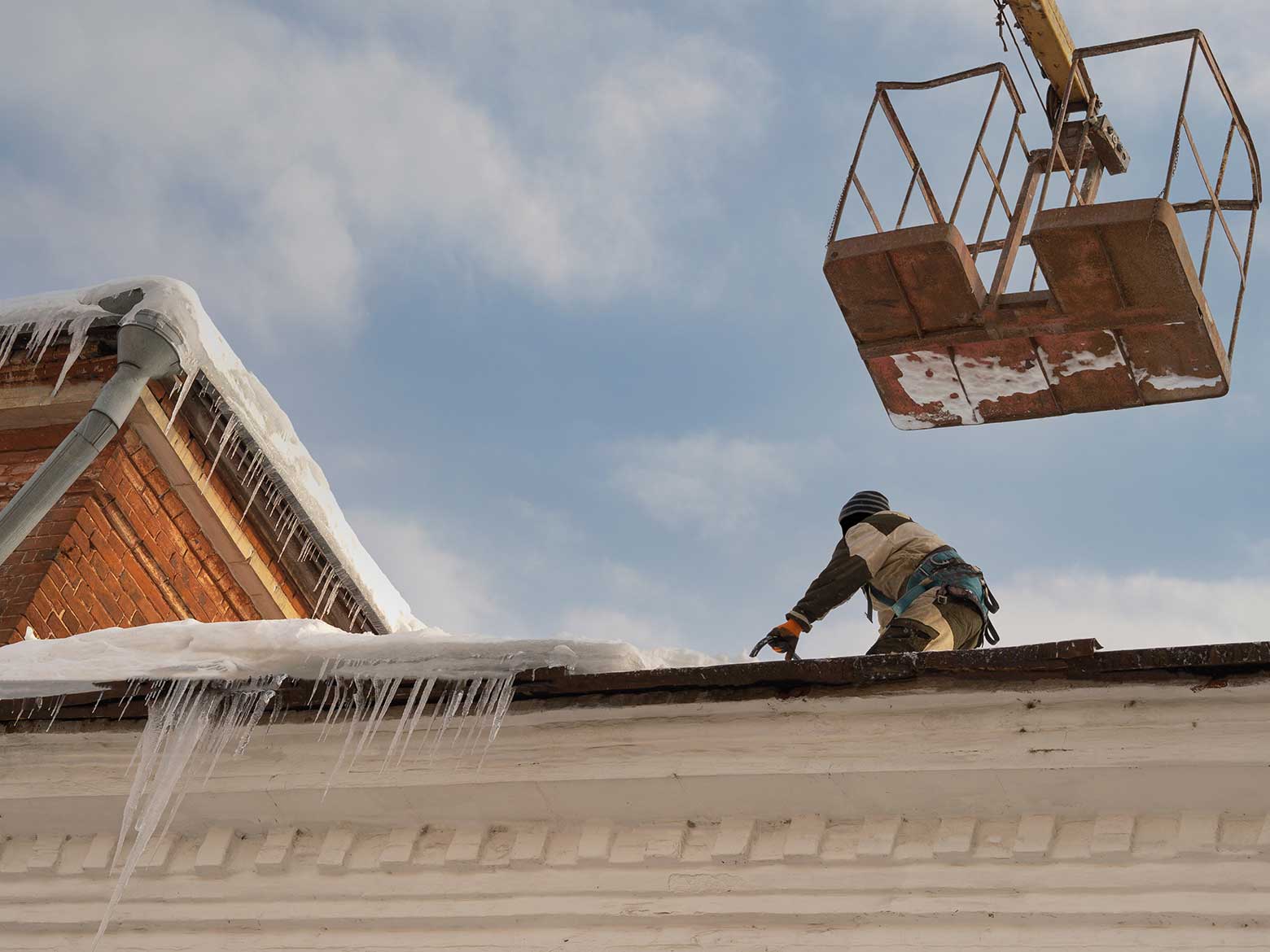 How to Prevent Ice Dams on Your Commercial Flat Roof